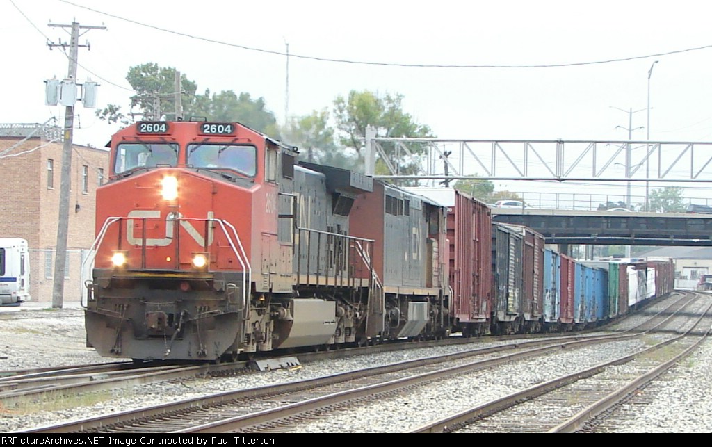 Widecab GE Leads Northbound CN Manifest